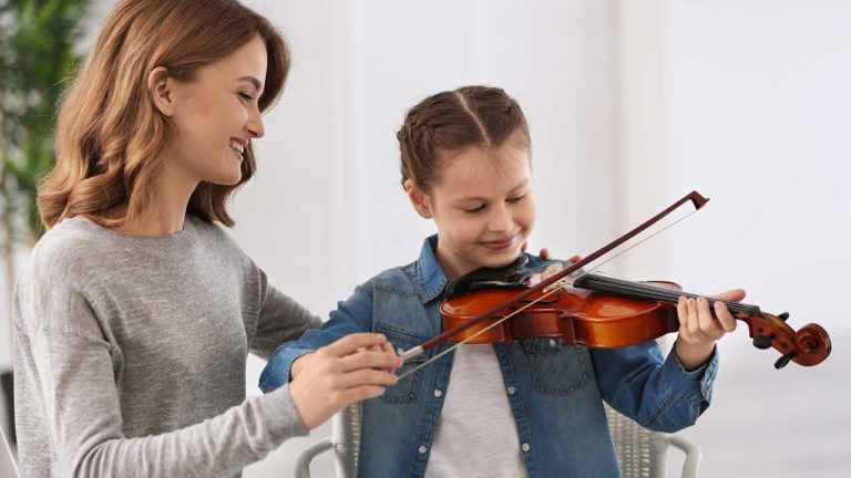 How To Play A Violin: The Basics | NewViolinist